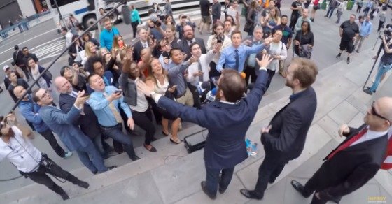 These Passers-By Became Part of a Funny Fake News Conference